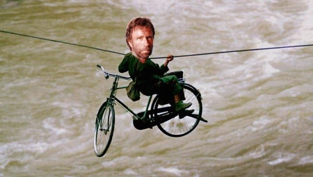 Chuck Norris kerékpáros hídja